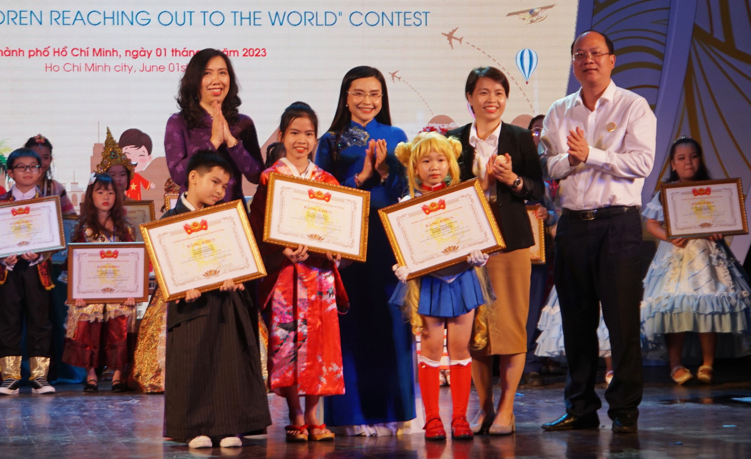 Trao giải cuộc thi 'Thiếu nhi Việt Nam - Vươn ra thế giới' | Báo Giáo dục và Thời đại Online