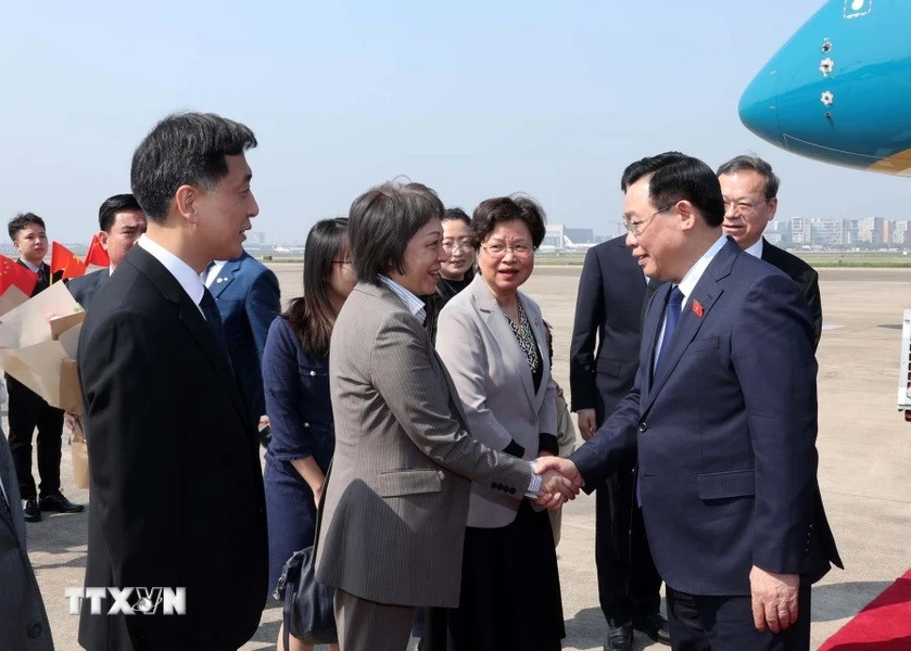 Chủ tịch Quốc hội Vương Đình Huệ thăm thành phố Thượng Hải | Báo Giáo ...