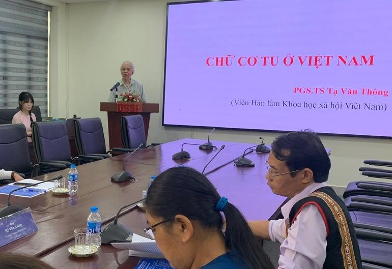 Các nhà nghiên cứu, giáo dục bàn về thực tế phát triển chữ viết Cơ Tu ...