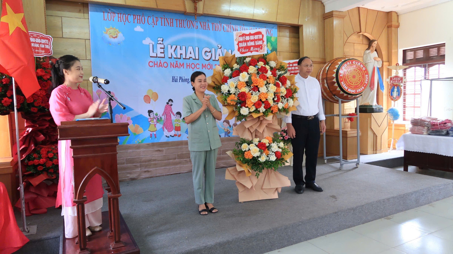 Lễ Khai giảng ở lớp học phổ cập tình thương Nhà thờ Chính toà Hải Phòng ...