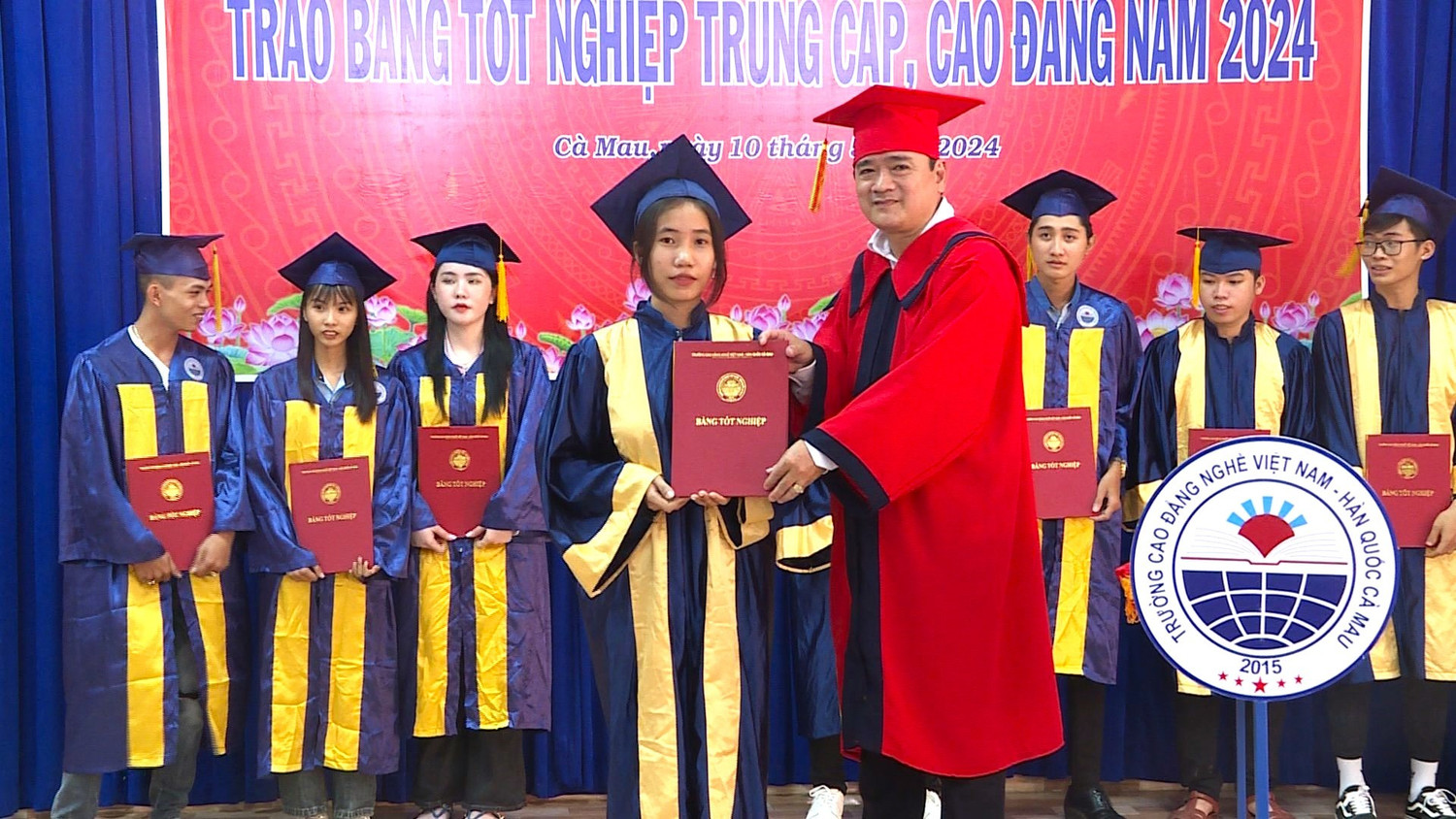 Tích hợp dữ liệu văn bằng, học bạ lên VNeID: Bước đột phá trong chuyển ...