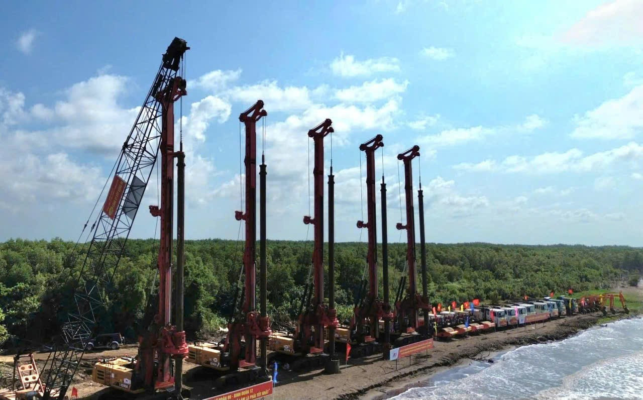 Khởi công tuyến Cao tốc Đất Mũi - Cà Mau và Cảng tổng hợp Hòn Khoai ...
