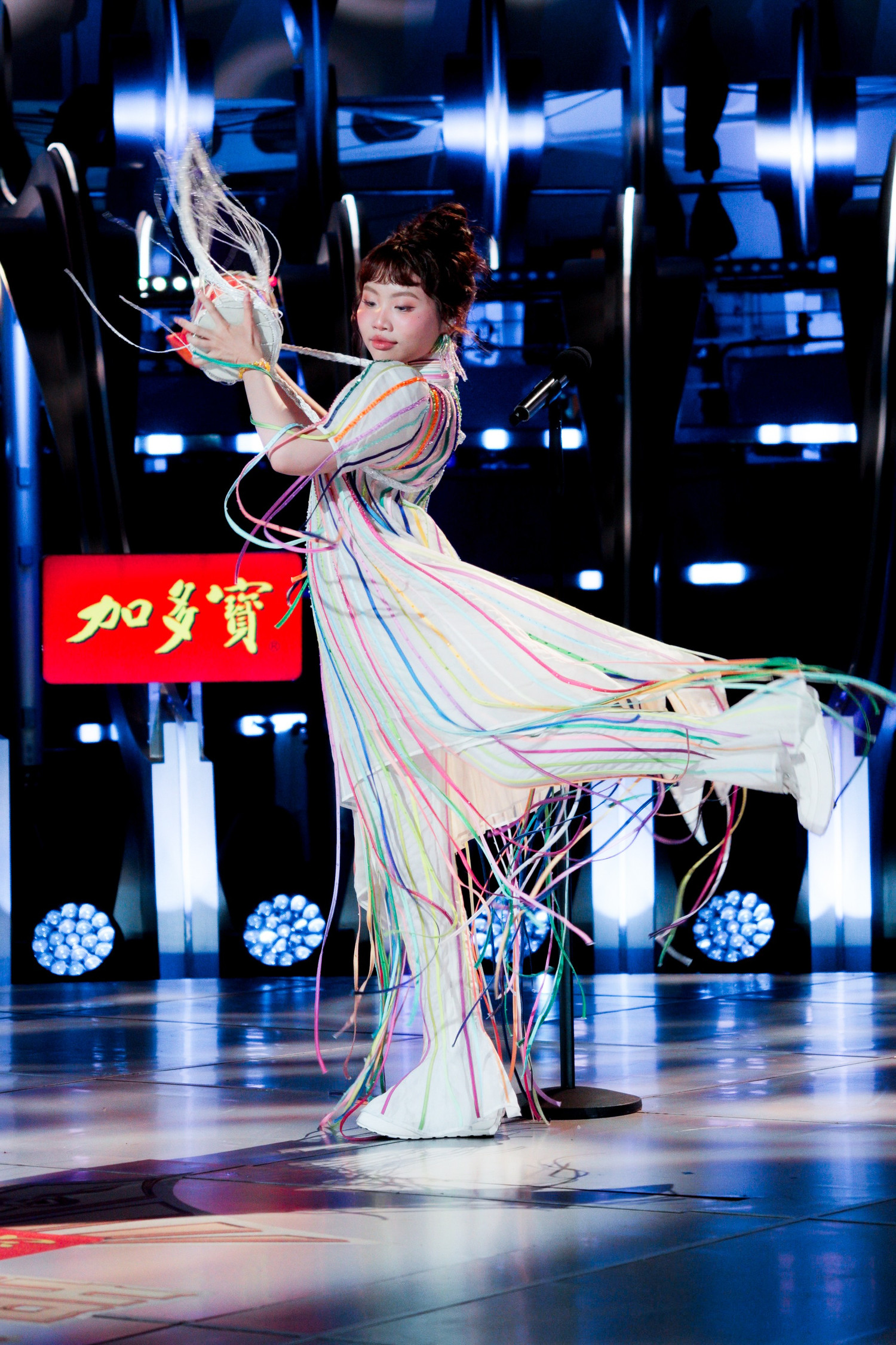 Phương Mỹ Chi hát Lý Bắc Bộ trên sân khấu quốc tế | Báo Giáo dục và Thời đại Online