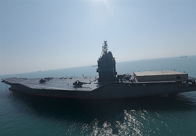 Israel có thể đã phá hủy tàu sân bay Shahid Bagheri của Iran | Báo Giáo ...