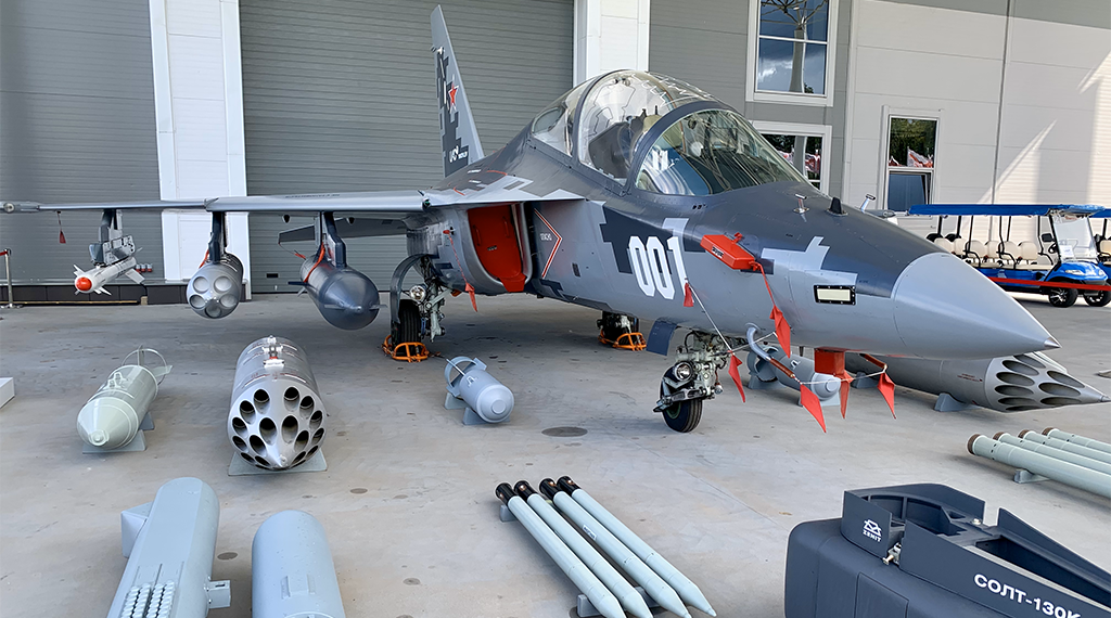 Vai trò đặc biệt dành cho máy bay huấn luyện - chiến đấu Yak-130M | Báo ...