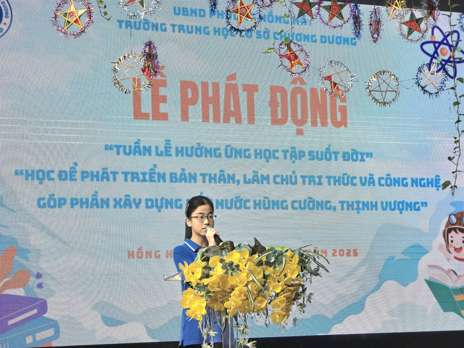 Trường học Hà Nội chung tay ủng hộ đồng bào bị bão lũ | Báo Giáo dục và ...
