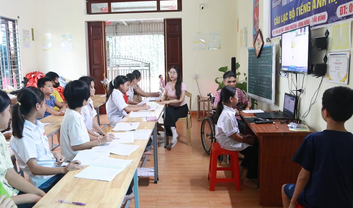 'Người thầy đặc biệt' và lớp học tiếng Anh miễn phí | Báo Giáo dục và ...