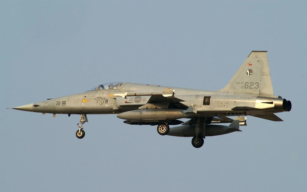 Hàn Quốc thay thế tiêm kích F-5 bằng KF-21