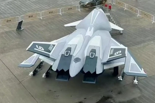Trung Quốc đã cho thế giới xem nguyên mẫu tiêm kích tàng hình thế hệ 6 ...