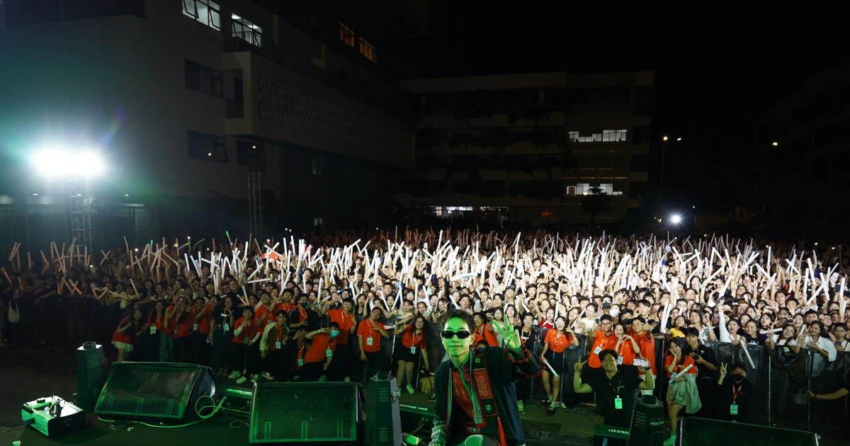 GenZ miền Trung 'quẩy tung' đại nhạc hội FUDA Music Show Đại học FPT Đà ...