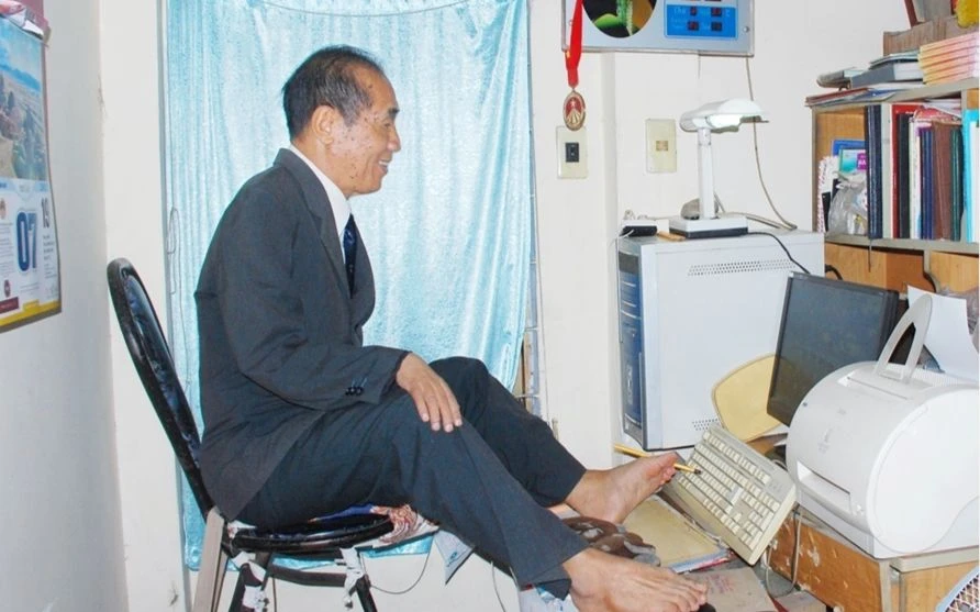 Về quê dâng hương thầy Ký | Báo Giáo dục và Thời đại Online