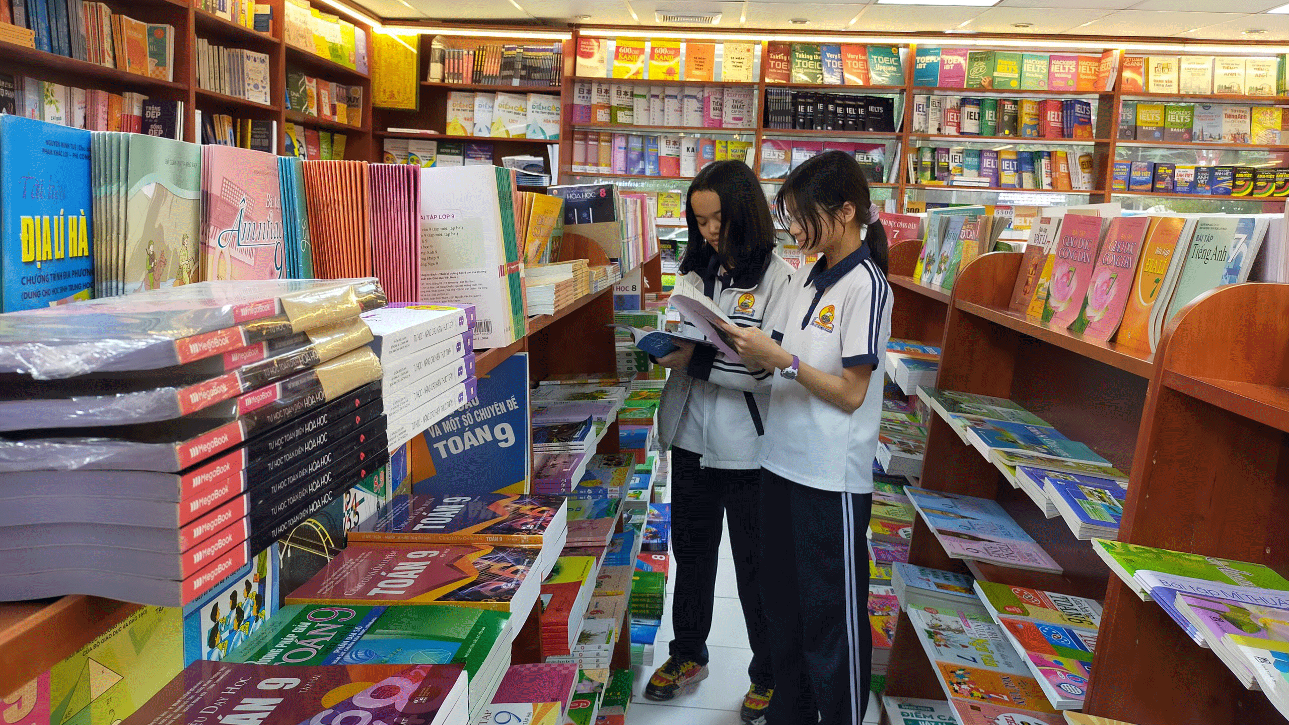 Đề nghị nghiên cứu thống nhất một bộ sách giáo khoa có hợp tình, hợp lý ...