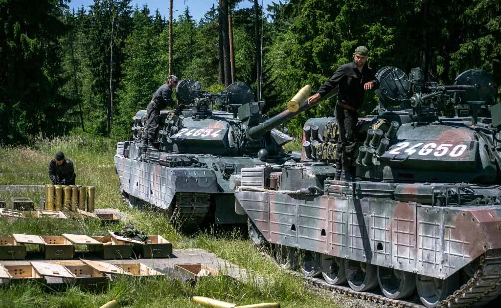 Xe tăng TR-85 M1 Bizonul là sự thay thế tạm thời cho M1 Abrams | Báo ...