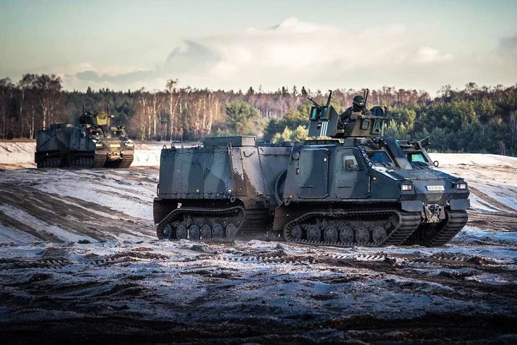 Xe bọc thép chở quân BvS 10 Viking giúp Ukraine duy trì đà tấn công ...