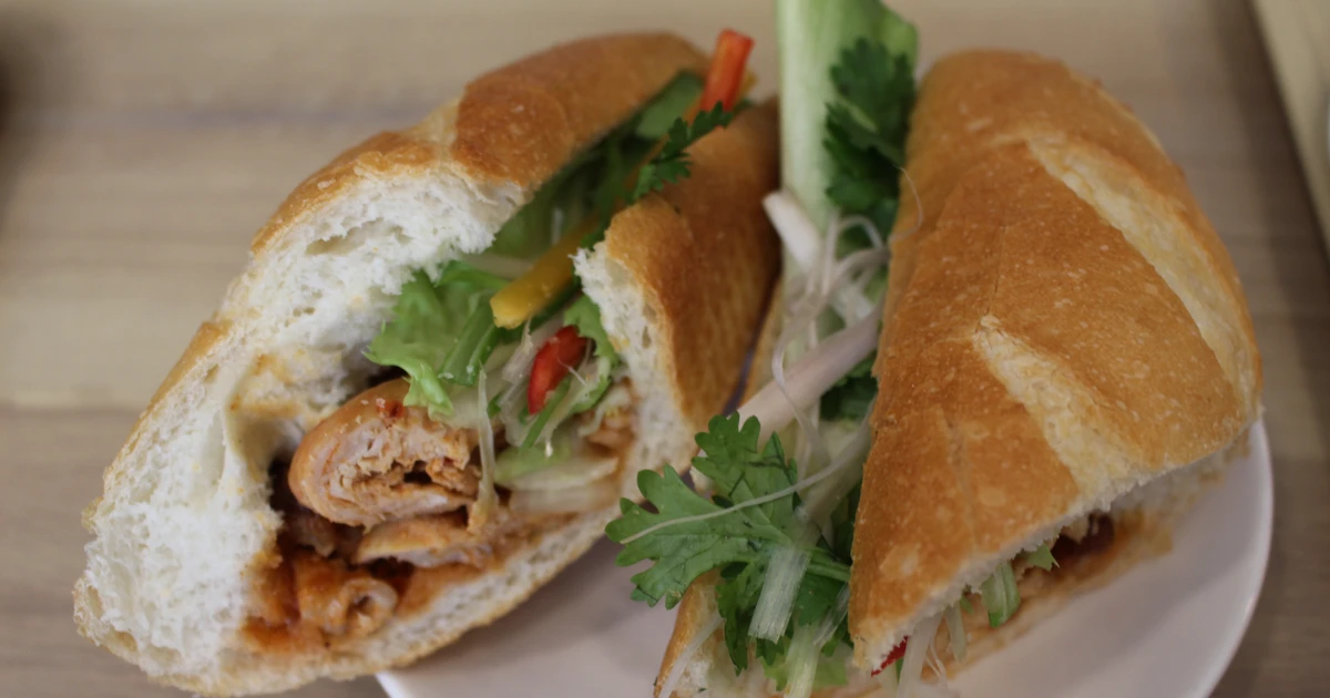 Bánh mì gà nướng xiên cho bữa sáng