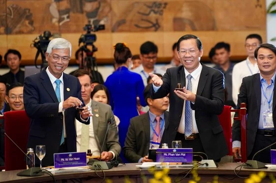 TPHCM nghe 100 CEO tập đoàn hàng đầu thế giới hiến kế phát triển xanh ...