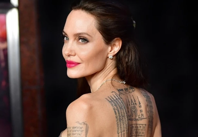 Giữa tin đồn Brad Pitt tái hợp Jennifer Aniston, Angelina Jolie tìm đến ...