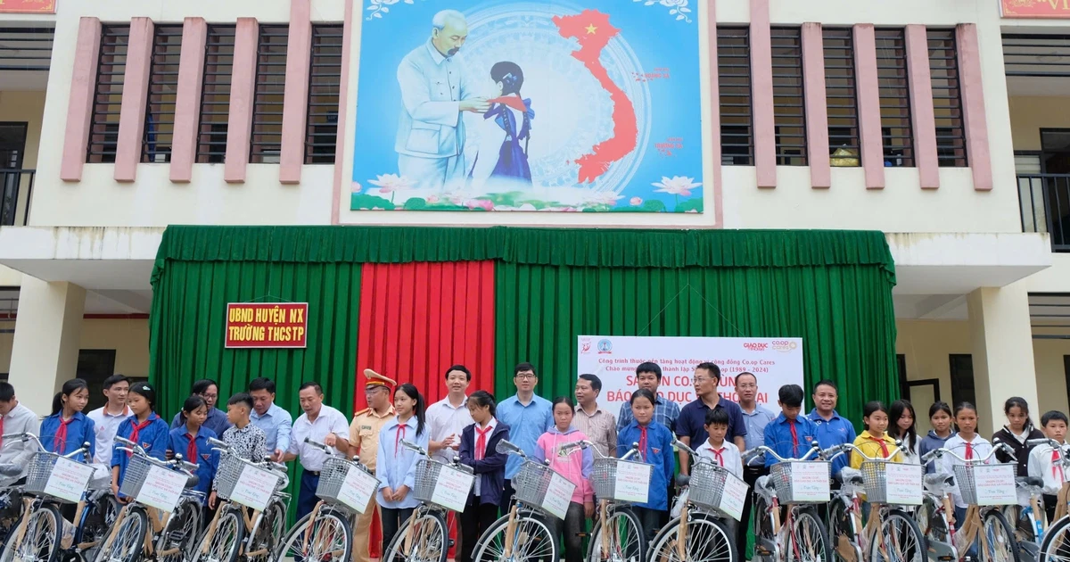 Saigon Co-op, Báo GD&TĐ, trao 60 chiếc xe đạp, học sinh Thanh Hoá | Báo ...