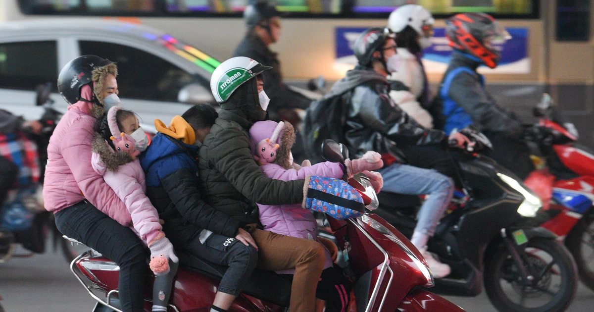 Người dân ùn ùn quay lại Thủ đô sau kỳ nghỉ Tết dương lịch | Báo Giáo ...