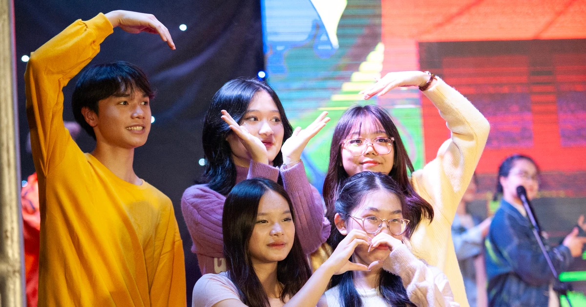 Giao thời tại Đêm Gala AMOY 2024 với tài năng của những bạn trẻ thời 4. ...