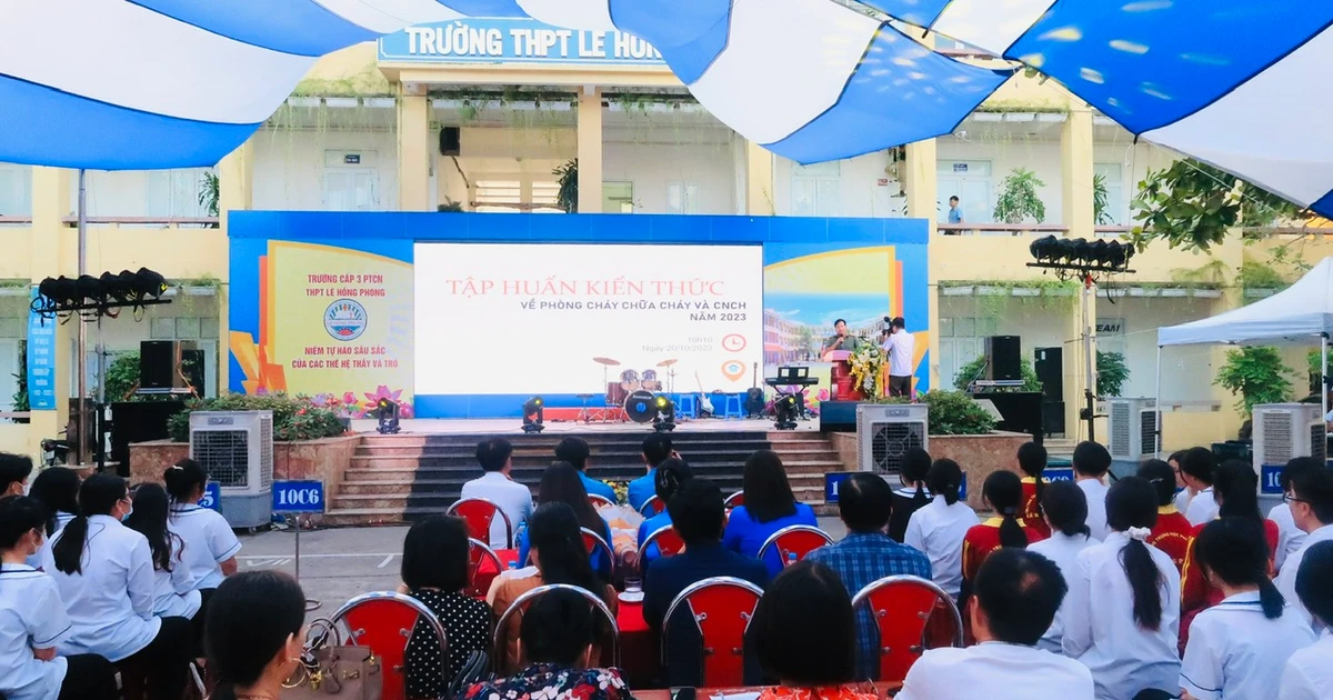 Hải Phòng tập huấn phòng cháy, chữa cháy cho cán bộ, giáo viên và học ...