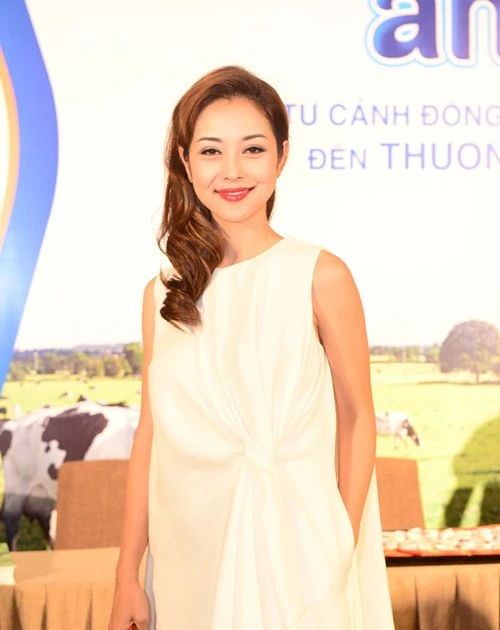 Jennifer Phạm bác tin đồn mang bầu