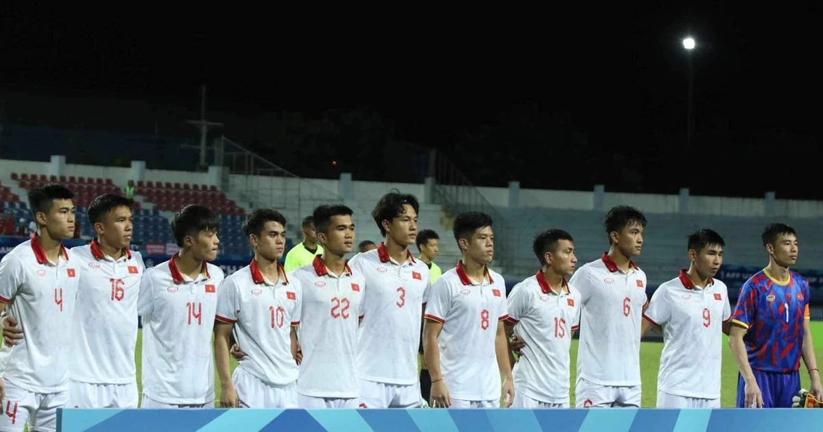 Cổ động viên Indonesia tâm phục khẩu phục U23 Việt Nam | Báo Giáo dục và Thời đại Online