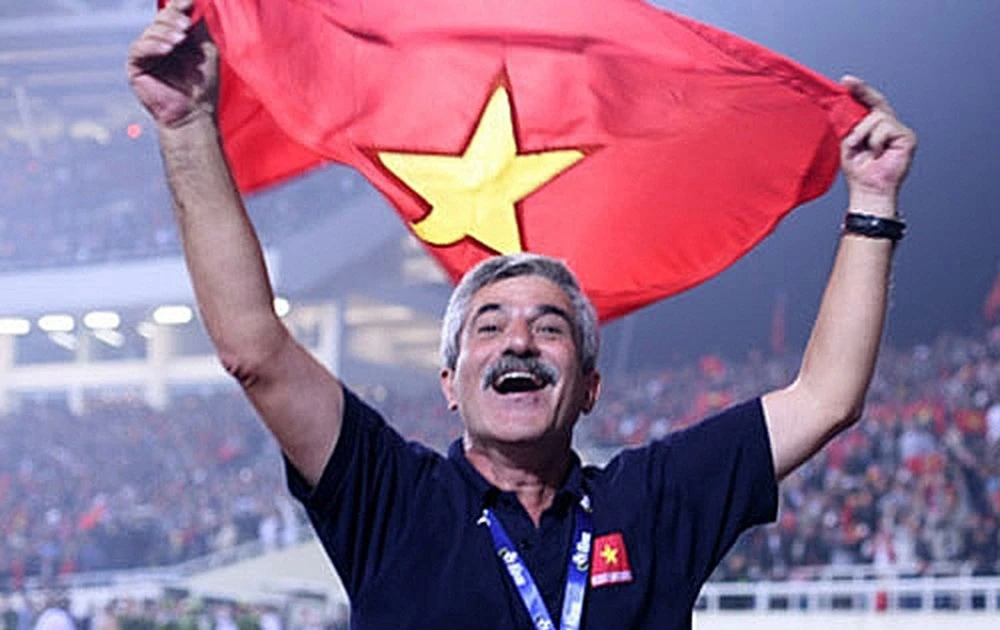 HLV Henrique Calisto tham dự sự kiện đặc biệt tại Việt Nam | Báo Giáo ...