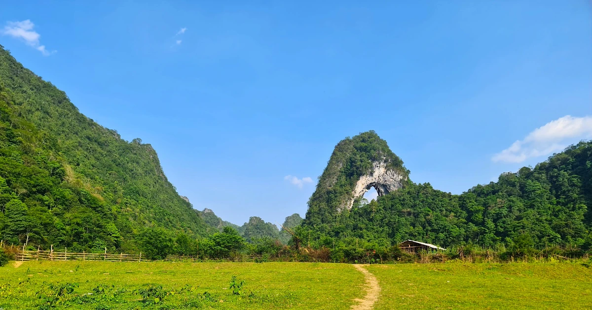 Khám phá vẻ đẹp độc lạ của Núi Mắt Thần | Báo Giáo dục và Thời đại Online